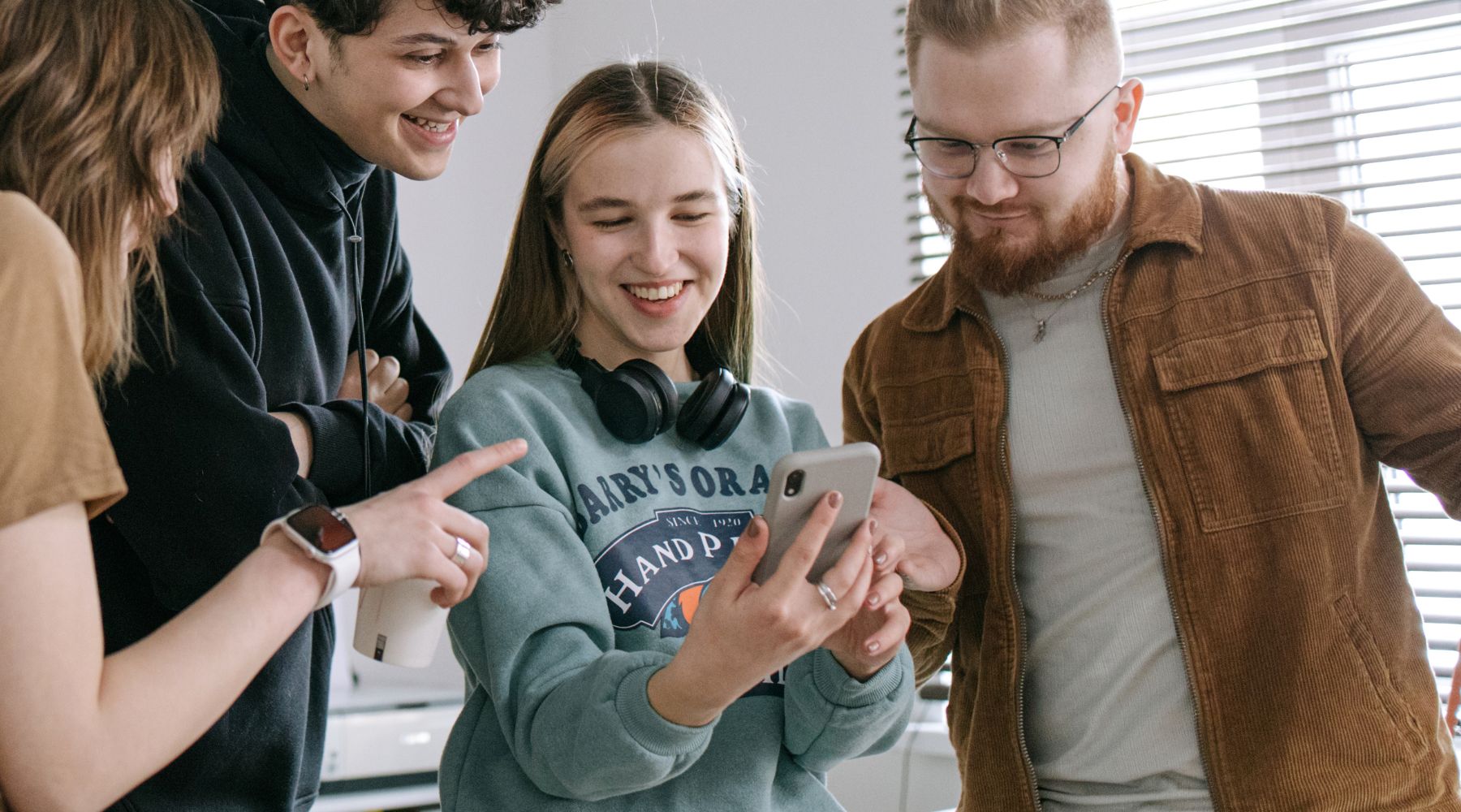 Compare Mobile Phone Plans & Deals [January 2026] | Finder