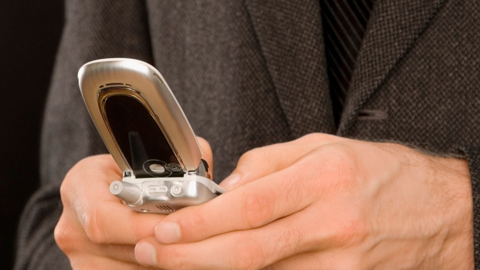 4 best flip phones in Australia 2026: From $99 | Finder Shopping